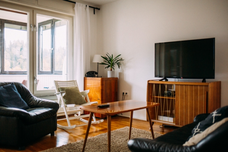 How Big Is A 32 Inch TV: Dimensions, Size, And Price - TFOT